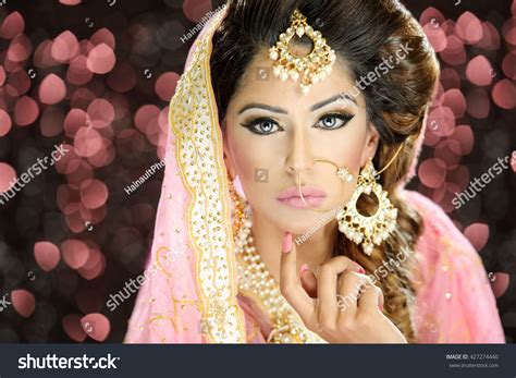Traditional Pakistani Bridal Hairstyles