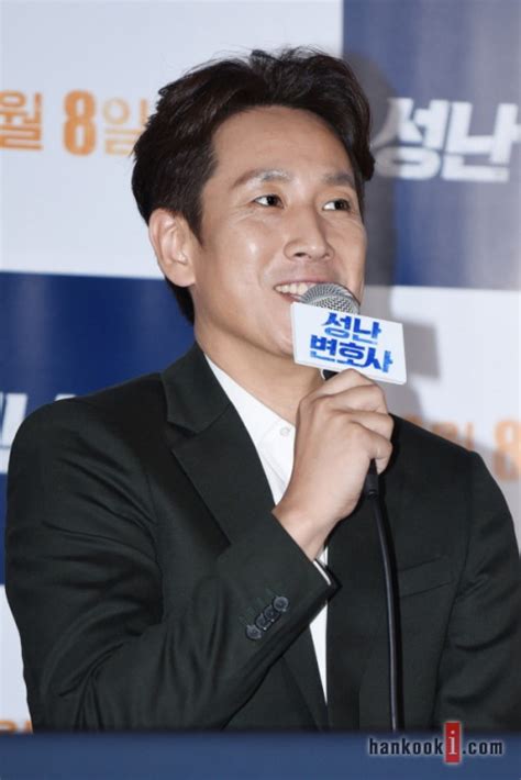 성난 변호사 이선균 패션 스타일 너무 과하면 민망할 것 같았다