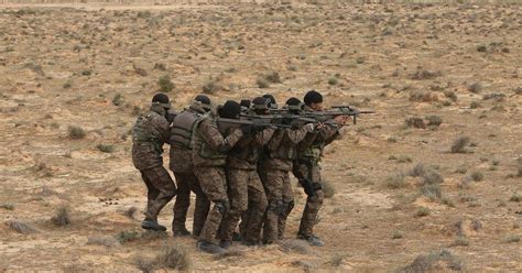 Grenze Tunesien Libyen Dutzende Tote bei Kämpfen