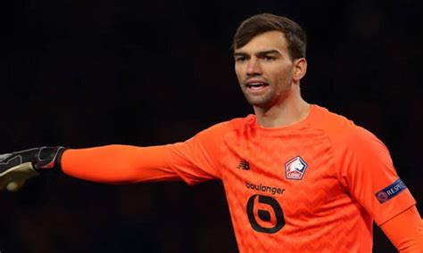 Vasco acerta compra do goleiro Léo Jardim do Lille por R 11 milhões