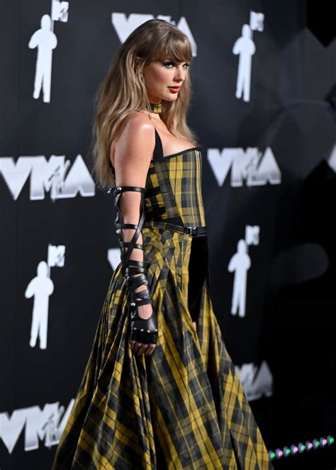 Taylor Swift Sexy Cleavage Mtv Vmas Hot Celebs Home