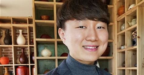 퇴근 후 자정 넘겨도 좋아 한지공예에 빠진 청년