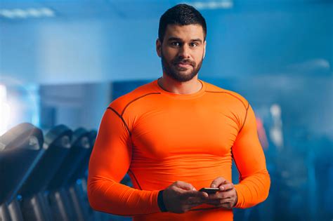 근육질의 빌드입니다 숫나사 인물사진 Bearded 잘생긴 남자 운동시설 보디 빌딩에 대한 스톡 사진 및 기타 이미지 보디