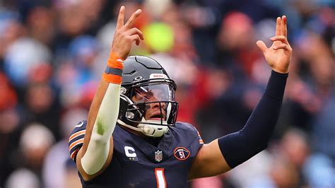 Steelers Emerge As Favorite For Justin Fields As Tomlin Enamored With Bears Qb