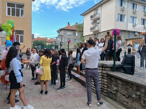 Професионална гимназия по моден дизайн гр Велико Търново Added A New Професионална