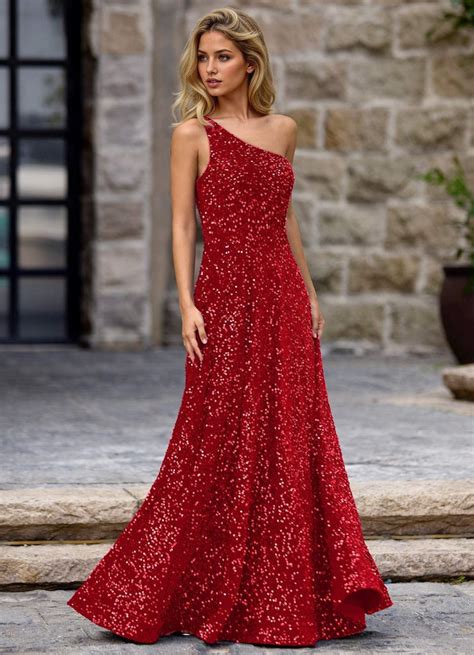 Tips For Choosing Velvet Prom Dresses By Season Color And Light