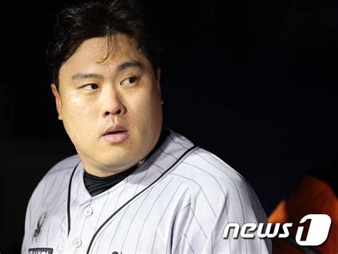 승리투수 요건 갖춘 류현진 12년 만에 복귀승 눈앞 뉴스1
