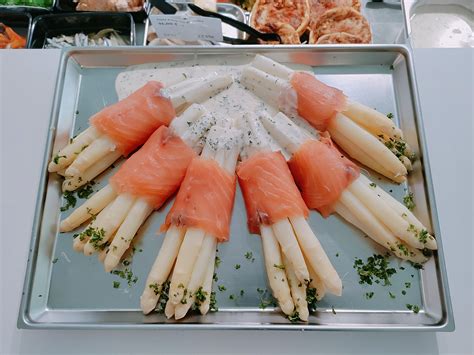 Asperges blanches au saumon fumé sauce cerfeuil La Fleur de Sel