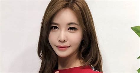 강예빈 살짝 드러난 복근 여전한 섹시미 [똑똑sns]