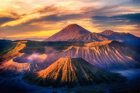 Volc N Monte Bromo Gunung Bromo Al Amanecer Con Fondo De Cielo
