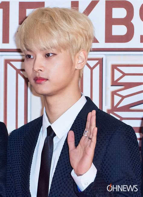 빅스vixx 엔 귀공자 외모 멋지게 포즈 오뉴스