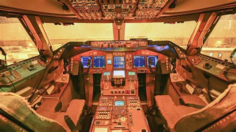 Boeing 747 800 Cockpit Cathay Pacific Boeing 747 8 Landing At