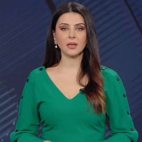 الإعلامية السورية الأجمل آسيا هشام مذيعة قناة المشهد إطلالة الجمعة 11
