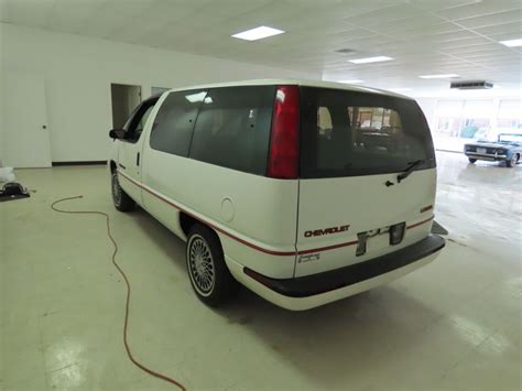 Lot 31r 1990 Chevrolet Lumina Apv Van Vanderbrink Auctions
