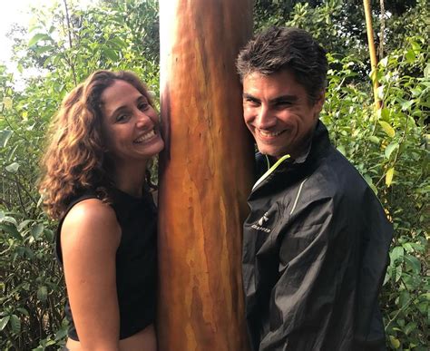 Dia dos Namorados Famosos trocam declarações de amor nas redes sociais