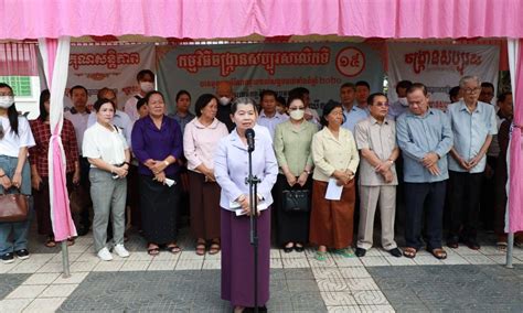 លោកស្រីកិត្តិសង្គហបណ្ឌិត ម៉ែន សំអន ៖ ប្រជាពលរដ្ឋទីទាល់ក្រចំនួន ៣០០គ្រួសារ នៅខេត្តស្វាយរៀង