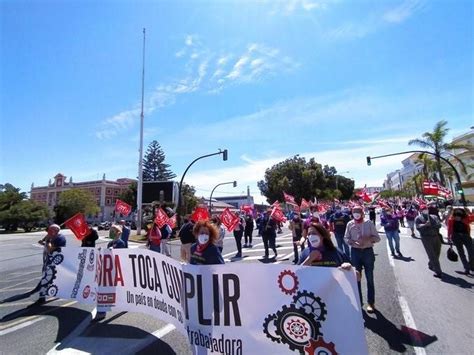 Manifestación central de CCOO y UGT en Cádiz con motivo del 1 de mayo
