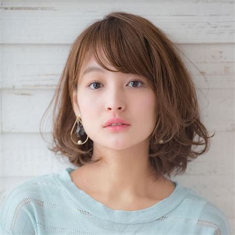 20 ไอเดียทรงผม สำหรับสาวผมหยักศกตัดสั้น ดูดีมีสไตล์ │ Beauty Worthen