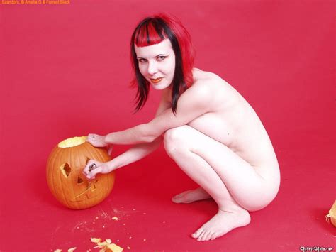 Naked Babe Szandora Poses With A Carved Pumpkin 13 Photos