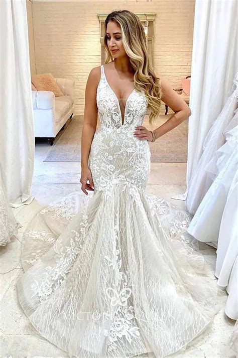 Elegant Mermaid Plunge Wedding Dress For Timeless Grace