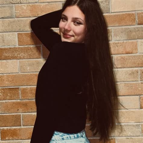 Isa Letty • Threads Say More