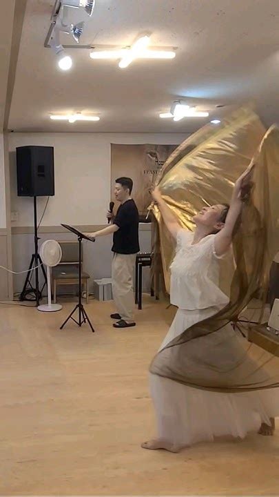 쇼츠 깃발워십 주님의 높고 위대 하심을 ~~ Youtube