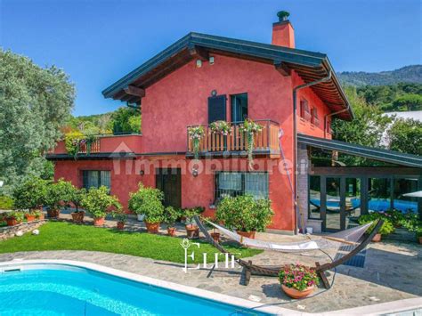 Vendita Villa Unifamiliare In Via Al Ronco 13 Barasso Ottimo Stato