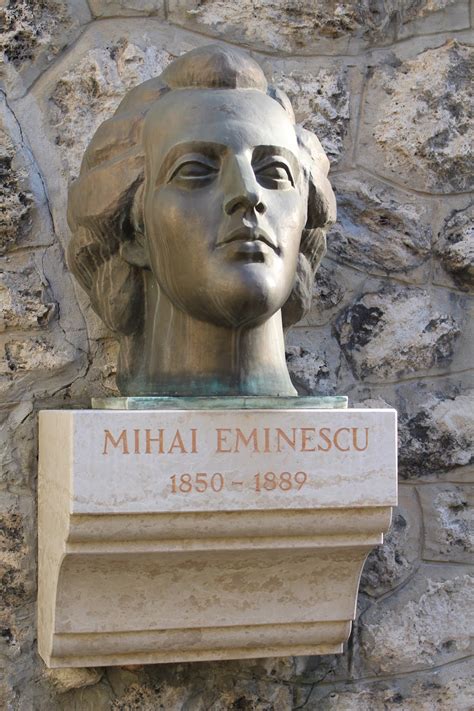 Avem prea puţine monumente dedicate lui Mihai Eminescu