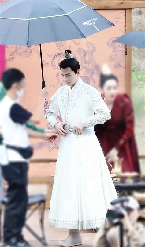 杨洋《且试天下》新路透图曝光 一身白衣身姿挺拔 眼界，放眼世界