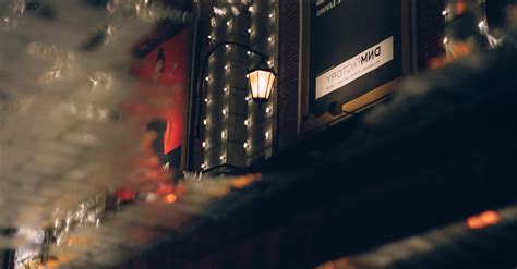 有关作文 冷靜 创意捕捉 創作的 動態 反光艺术 反射 喜怒無常 城市 城市的燈光 城市美学 夜燈 夜生活 夢想的