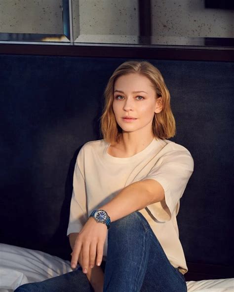 Анна Пересильд отдала предпочтение стилю из девяностых для фотосессии
