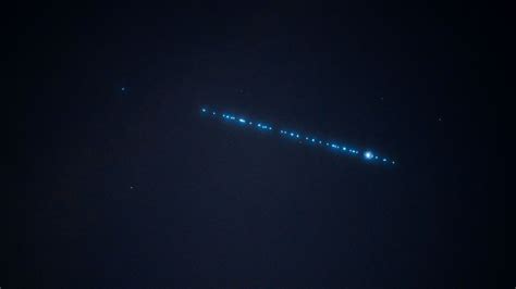 W piątek 27 10 nad Polską przelecą Starlinki Nocne Niebo