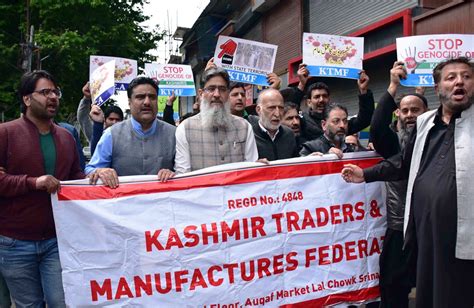 Kashmir Traders Protest Against Killings
