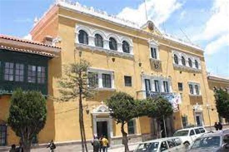 Reportan Que Gobernación De Potosí Adquirió 41 Ambulancias A La Oferta