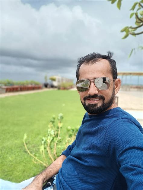 Jisko Dil Diya Wo Delhi Chali Gayi Jisko Pyaar Kiya Wo Worli Chali Gayi