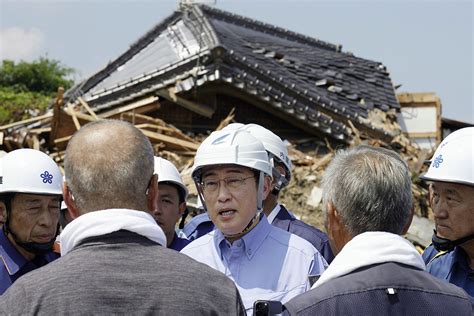 岸田首相、被災地視察で「スピード感を持って」発言に吹き荒れる批判「もう17日も経ってる」「やってる感ばっか」 Smart Flashスマ