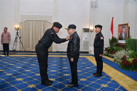 Wapres Terima Brevet Kehormatan Hiu Kencana Dari TNI AL Okezone Nasional