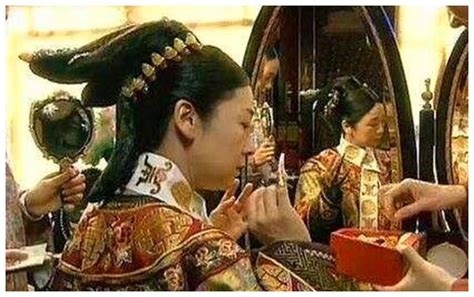 慈禧太后的“长指甲套”有4个用处，后2个让我不能理解