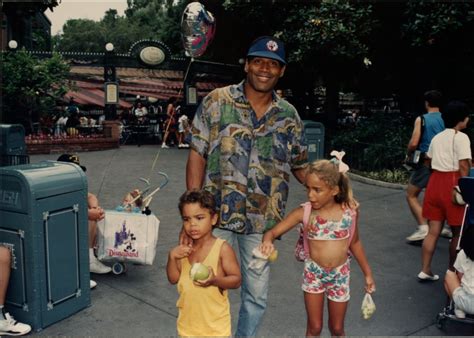 Oj Simpsons Loved Ones Signed Nda While On He Was On Deathbed In His