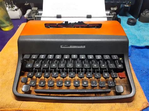 Máquina De Escribir Olvetti Lettera 32 Orange Única Pieza Mercadolibre