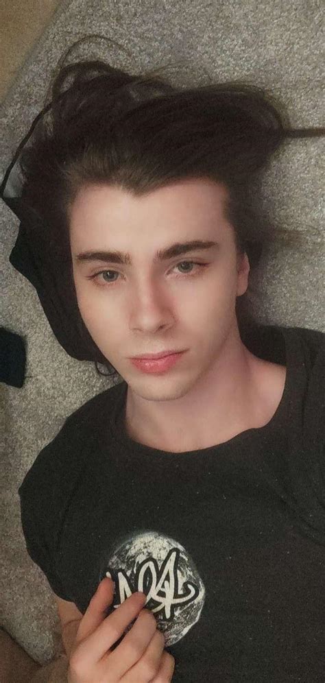 Thoughts On This Very Low Effort Selfie Randrogynoushotties