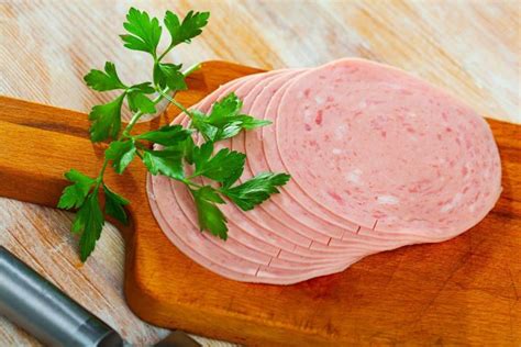 Canadian Bacon Vs Ham What Are The Differences Fitibility