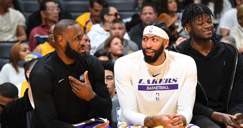 I Dont Give That S T Any Attention Anthony Davis Doesnt Hear The