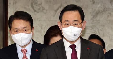 원내대책회의 참석하는 주호영 원내대표와 성일종 정책위의장