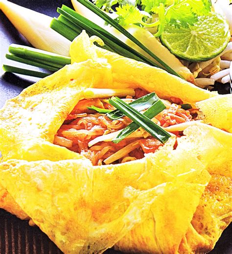 ผัดไทย ผัดไทยห่อไข่