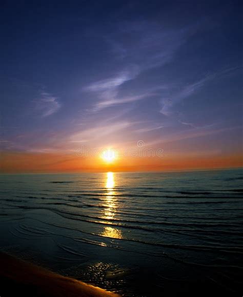 Mooie Zonsondergang Op Het Strand Picture Image 10050935