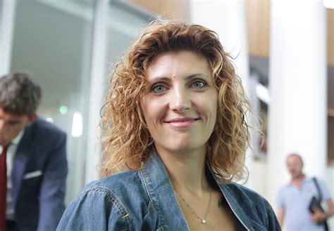 Certa Stampa Croce Rossa Sfrattata Per Far Posto Alla Scuola E Senza
