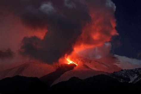 它是世界上噴發次數最多的火山，已有500多次爆發歷史 每日頭條