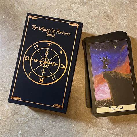 817 光之海 現貨 正版 The Wheel Of Fortune Tarot 命運之輪塔羅牌側邊燙雷射黑 玫瑰金 蝦皮購物