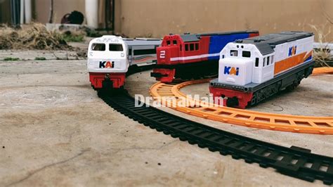 Train Indonesia Cc202 Runs On Rail Cc205 Youtube